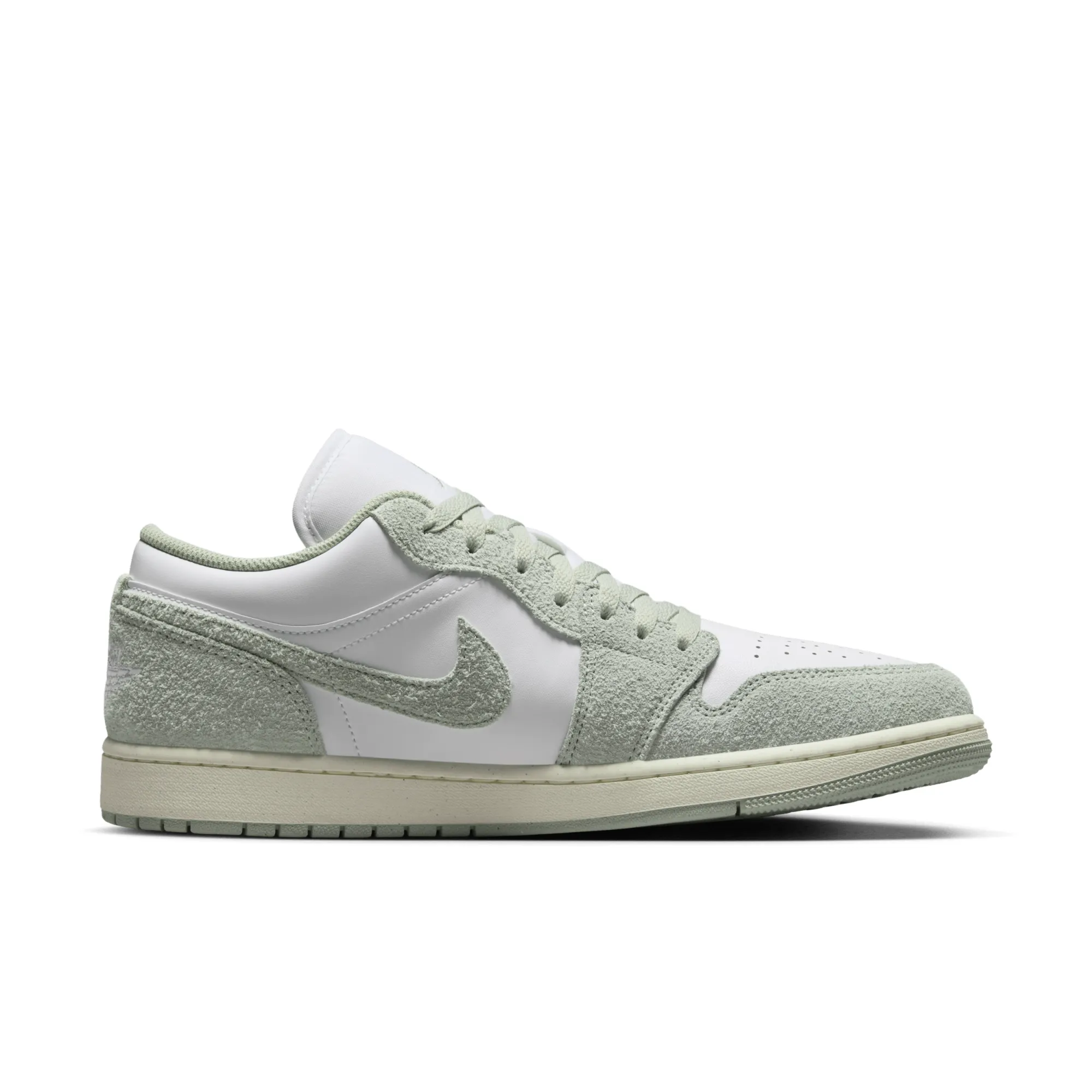Nike Jordan Air Jordan 1 Low Se Trainers In White And Sage | FN5214-131 ...