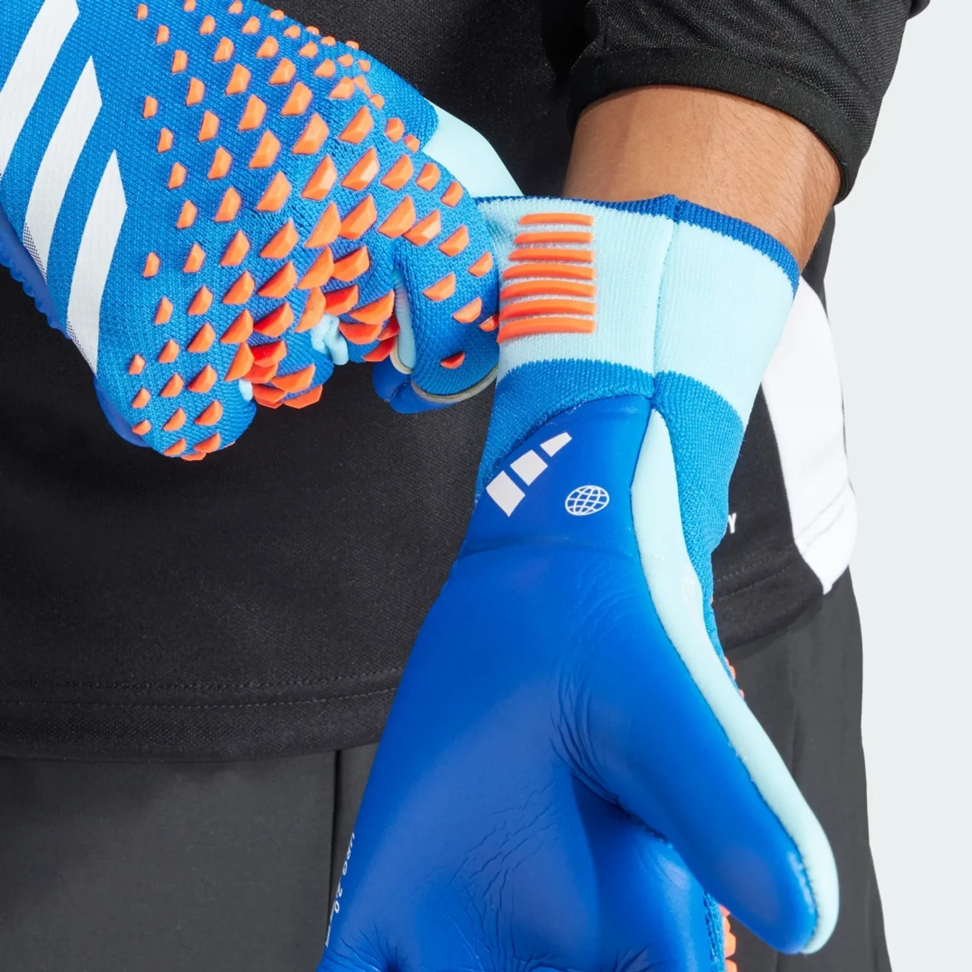 adidas Predator Pro Hybrid Goalkeeper Gloves | IA0858 | FOOTY.COM