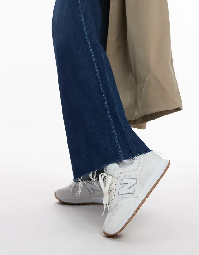 New Balance 574 Trainers In White With Gum Sole | U574RAD | FOOTY.COM