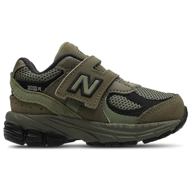 New Balance 2002r - Green | IV2002OL | FOOTY.COM