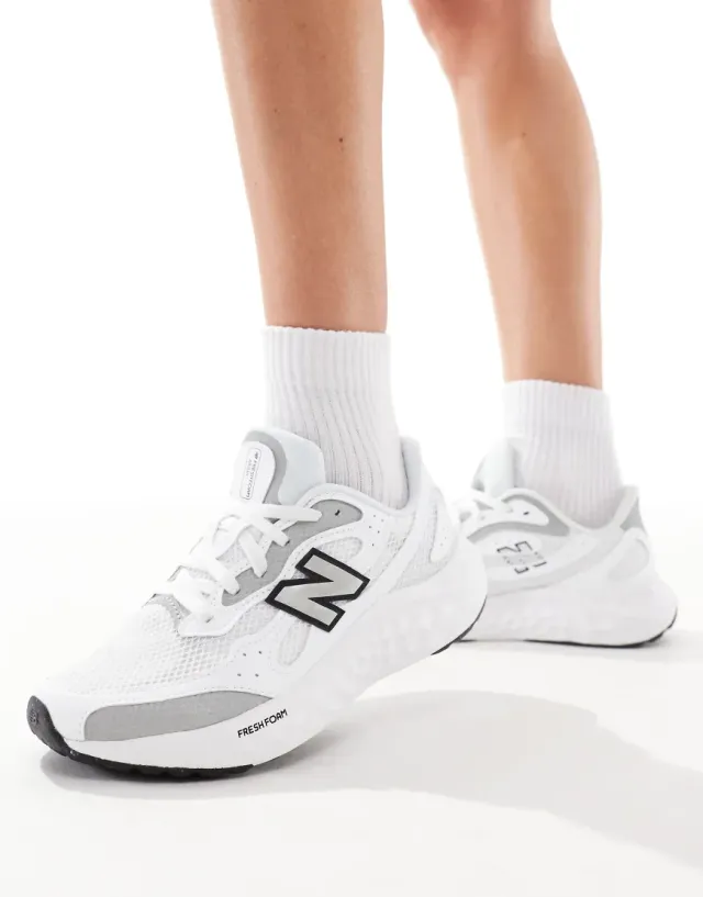Women's New Balance Arishi V4 Running Shoes in White | WARISTT4 | FOOTY.COM